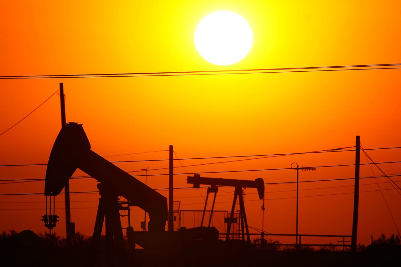 Chevron, Exxon and SLB stocks are surging but oil prices aren’t moving ...
