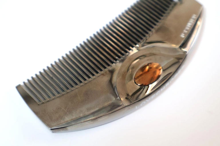 【ドンキが本気出した】990円コーム「mion」があのラブクロムにそっくり? 5000円の本家とガチ比較したら衝撃の結果に