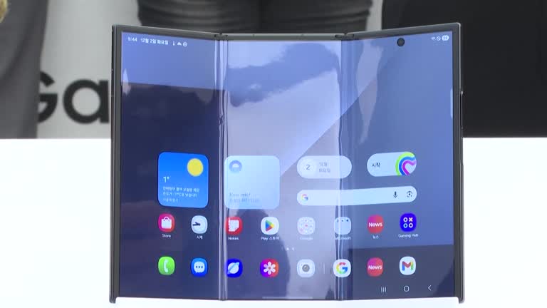 Samsung to double AI mobile devices to 800 million units this year