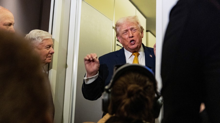 Trump: Cuba 'ready to fall'