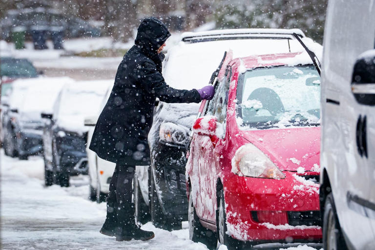 Freezing rain possible Tuesday for Toronto after snow falls on city