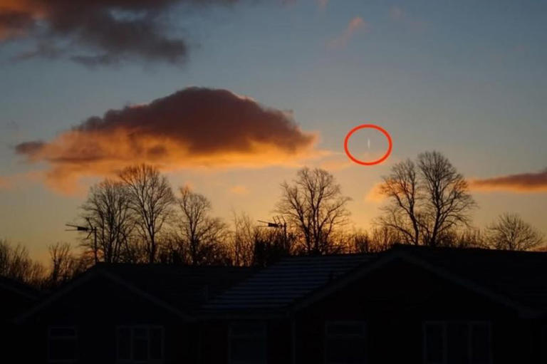 Fireball meteor captured streaking through Welsh sky