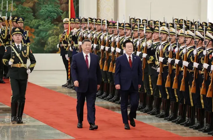 Tổng thống Hàn Quốc tới Bắc Kinh và cái bắt tay với ông Tập