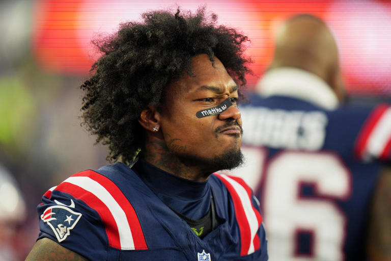 Patriots receivers reflect on Stefon Diggs hitting 1,000-yard mark