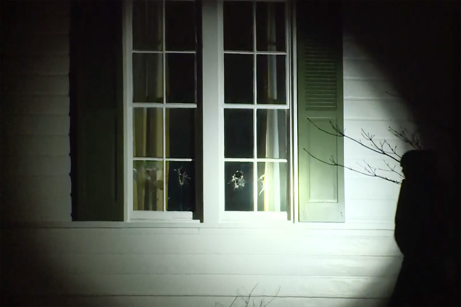 Man arrested after allegedly breaking windows at JD Vance's Cincinnati home
