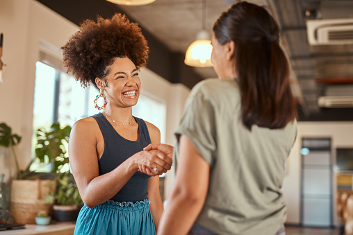 8 psychological tricks to make people like you more