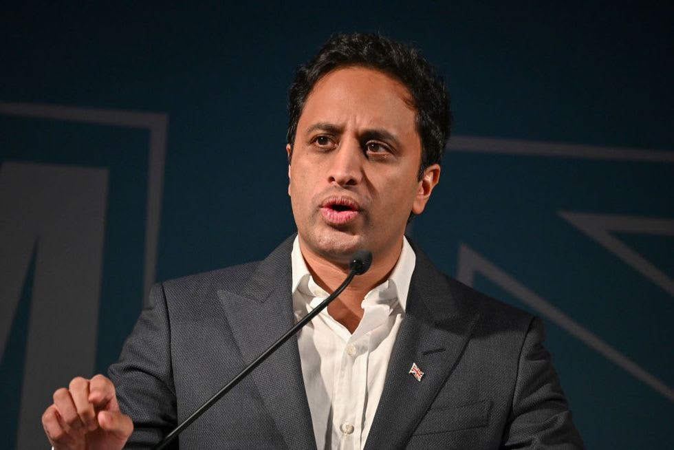 Rachel Reeves is so unpopular that Britons believe Jeremy Corbyn would ...