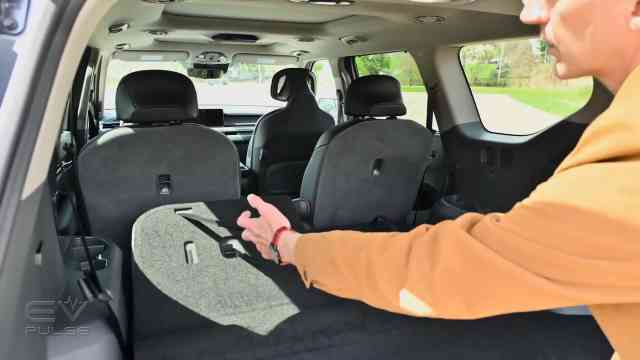 We drive the amazing 2024 Kia EV9 Land