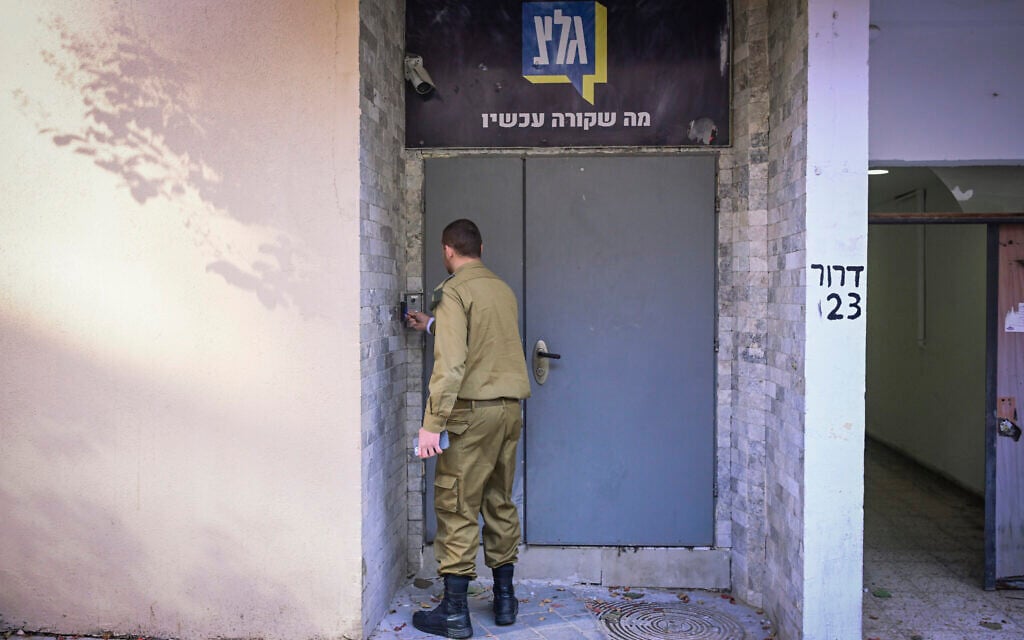 Threatening graffiti sprayed outside Army Radio office: 'Your days are ...