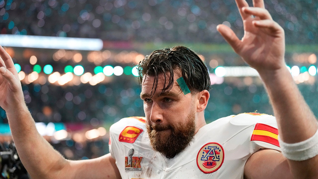 Chiefs chairman Clark Hunt weighs in on Travis Kelce’s future after ...