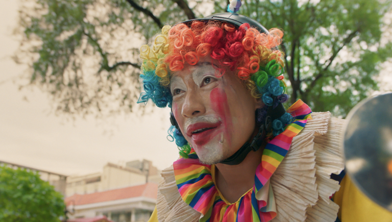 Kiều Minh Tuấn hoá nghệ sĩ xiếc khắc khổ trong Con kể ba nghe