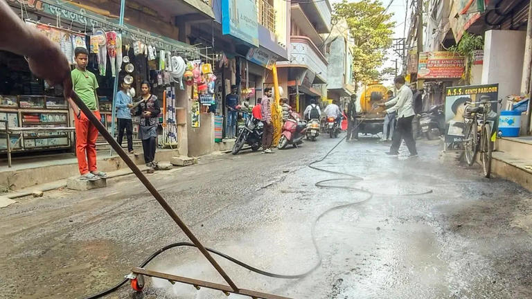 Vomit, diarrhoea, fever: Greater Noida faces Indore-like drinking water ...