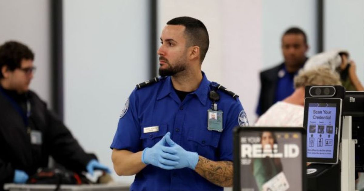 Video shows unexpected passenger behavior at TSA security – officers ...