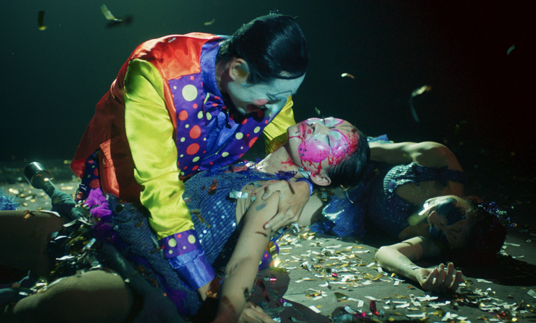 Kiều Minh Tuấn hoá nghệ sĩ xiếc khắc khổ trong Con kể ba nghe