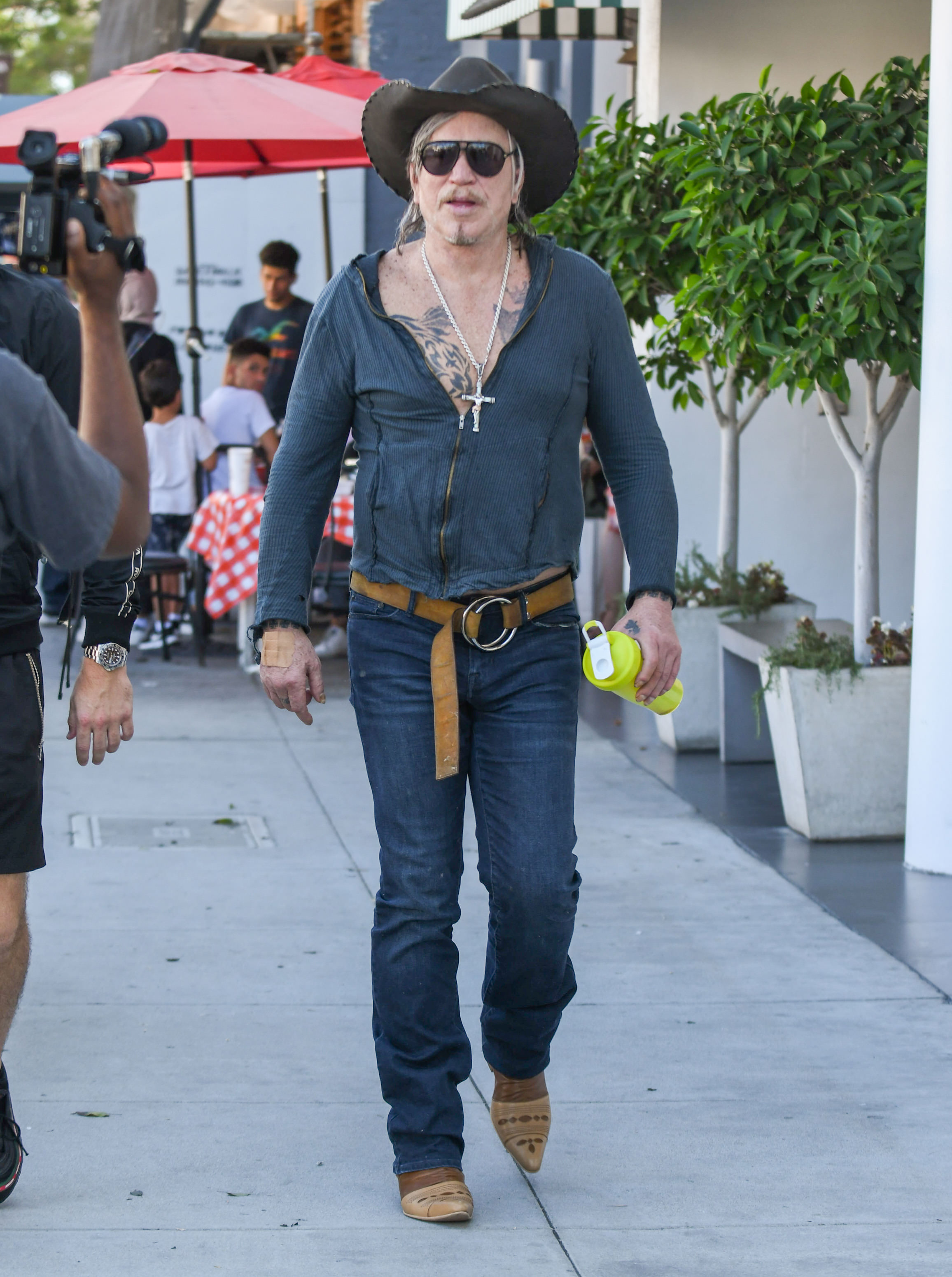 Mickey Rourke raising money to avoid eviction after falling behind $60K ...