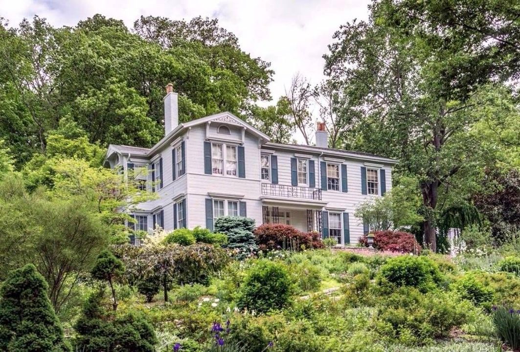 Cincinnati police probe broken windows at JD Vance’s home