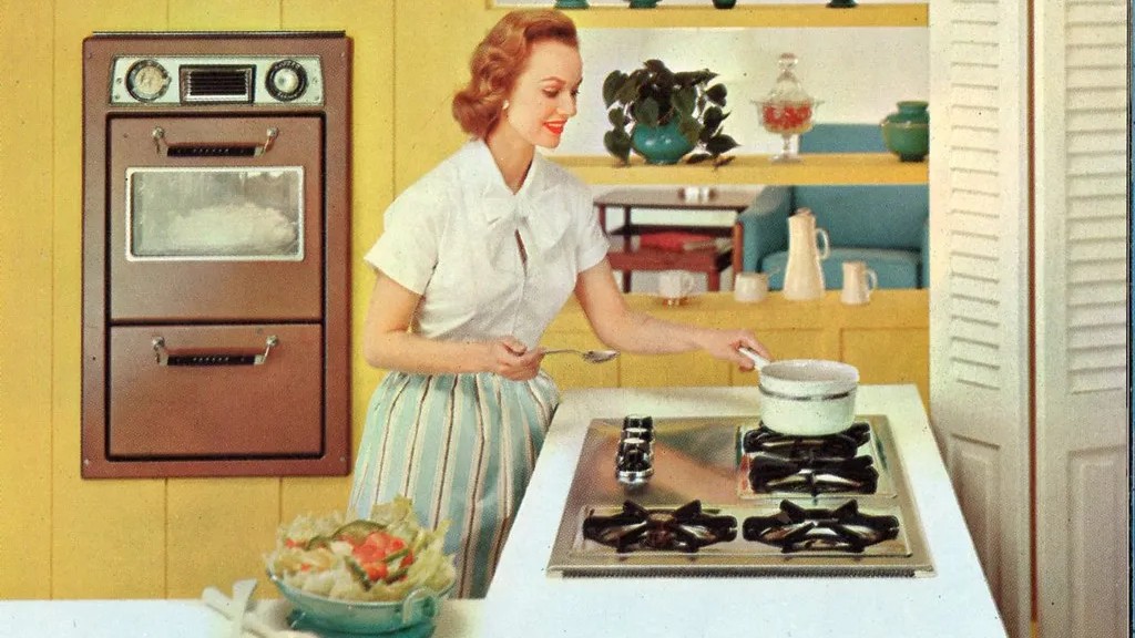 14 marriage habits from the 1950s modern couples are happy to leave behind