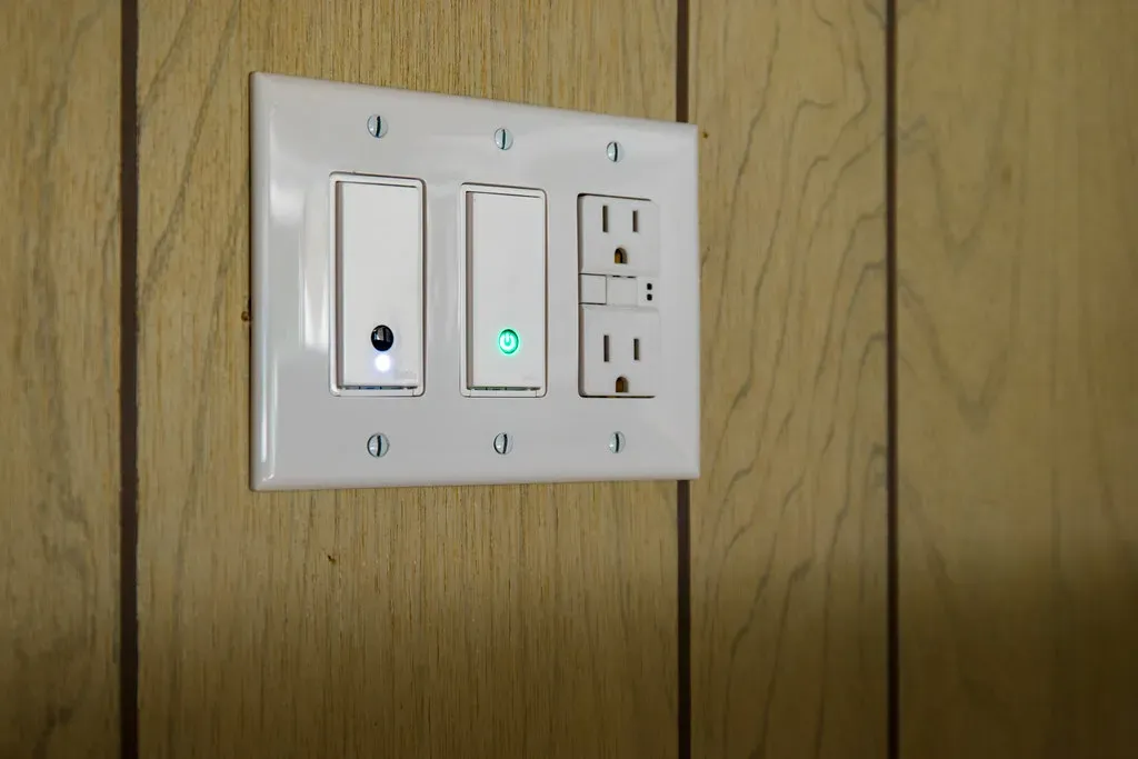 6 electrical mistakes you should never make indoors (but many ...