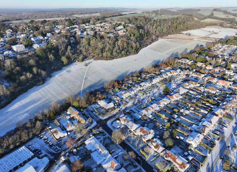 Photos show snowy scenes across Worthing amid freezing temperatures