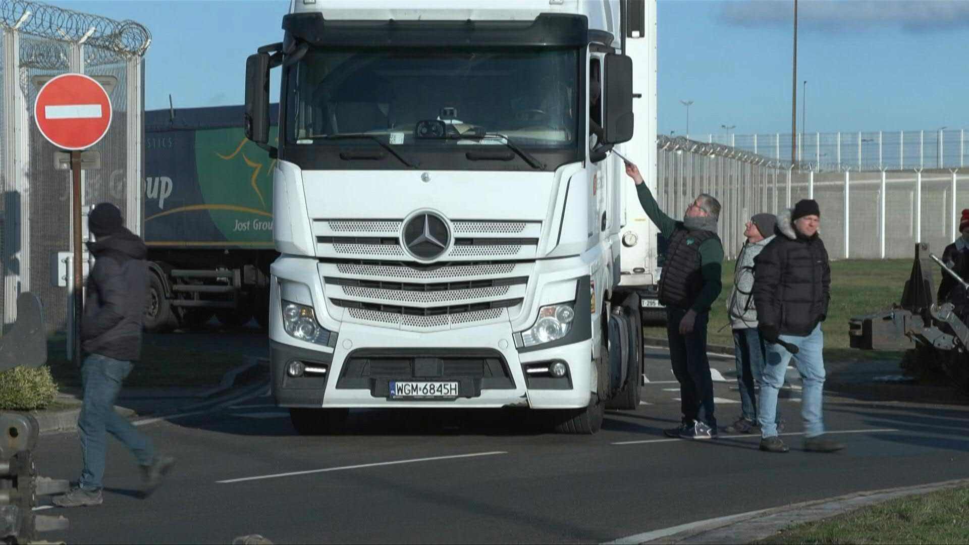 Mercosur : barrage filtrant à la sortie du port de Calais
