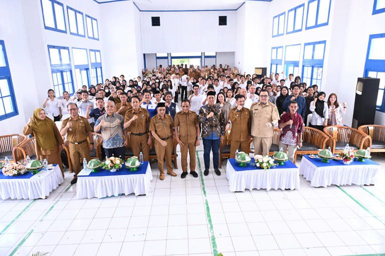 Gubernur Dr Anwar Hafid janji salurkan alumnus pelatihan Mandarin ke ...