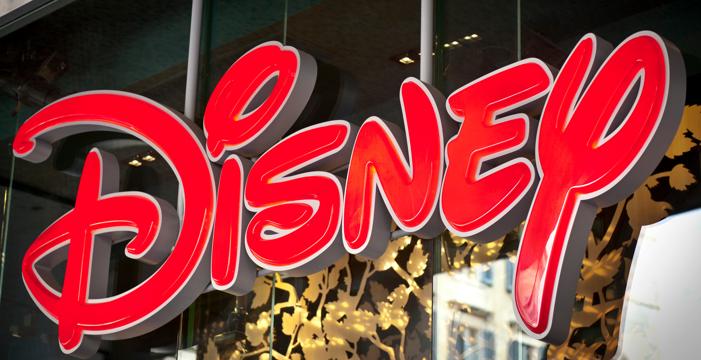 Former Disney child star claims he was fired from job at Universal ...