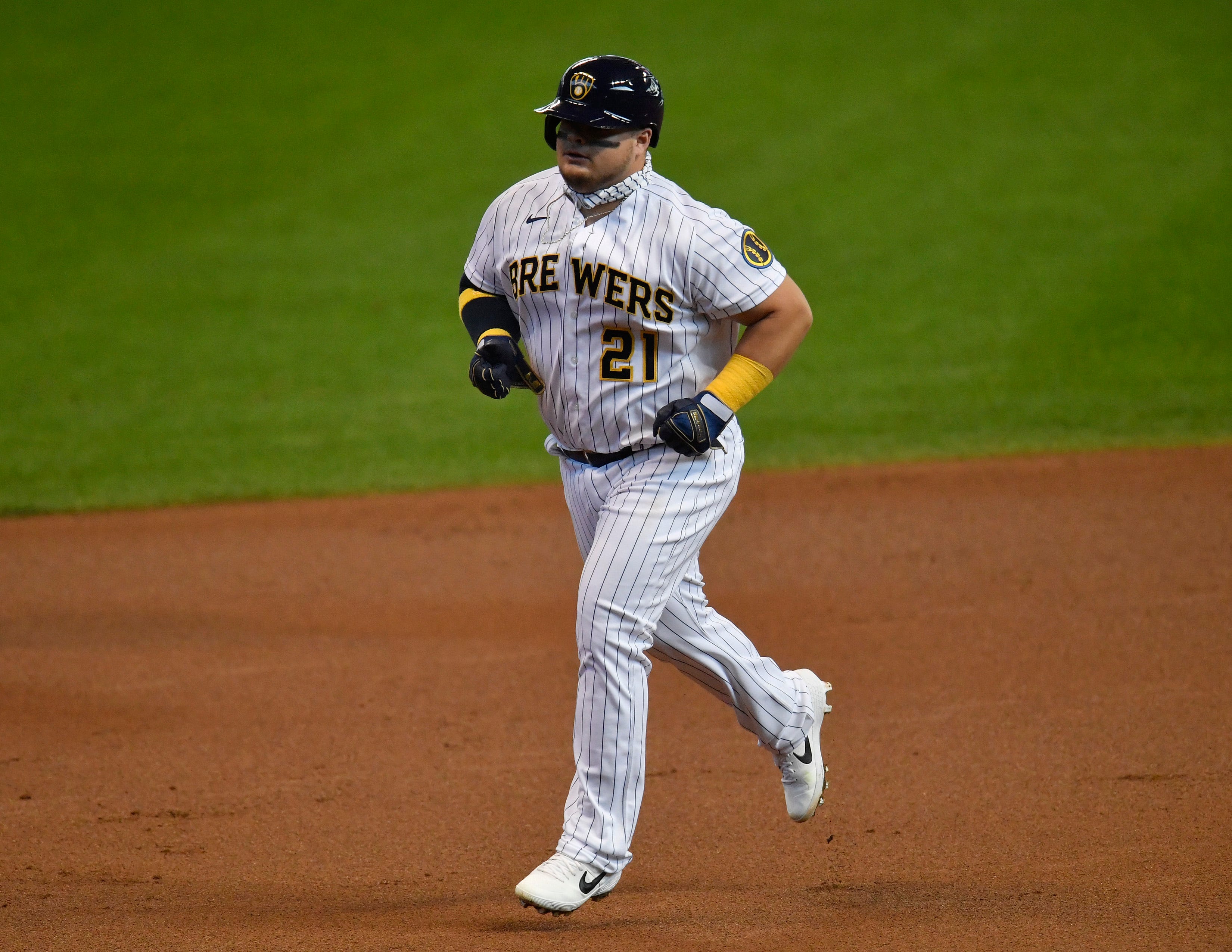 Daniel Vogelbach joins Brewers' revamped coaching staff for 2026