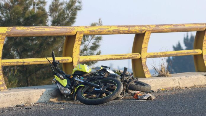 Vehículo abandonado en Neza tras muerte de motociclista