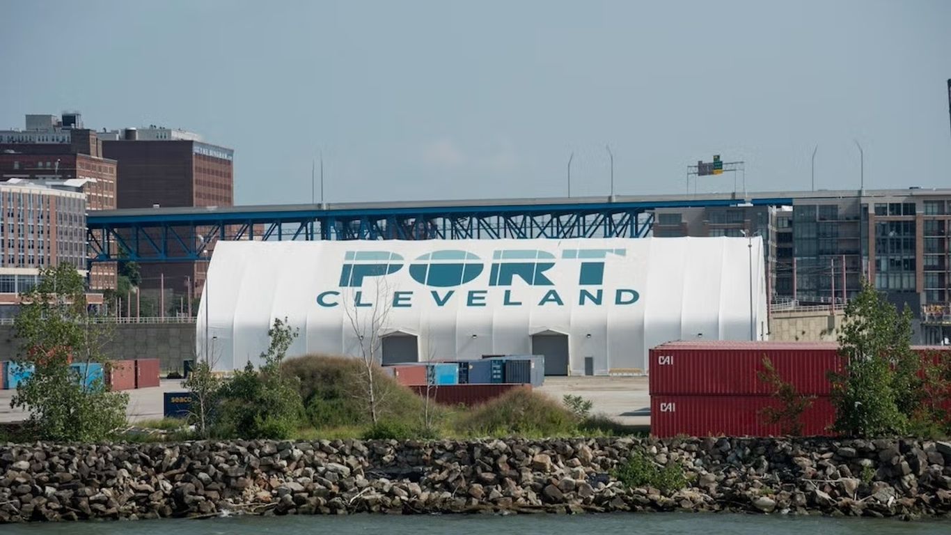 Cleveland will renovate cruise dock, rather than relocate