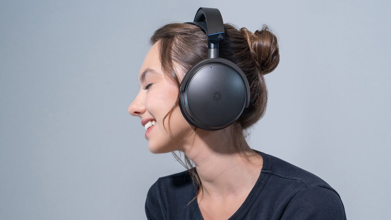 CES 2026: Audeze Maxwell 2 is a planar headset like no other — it has ...