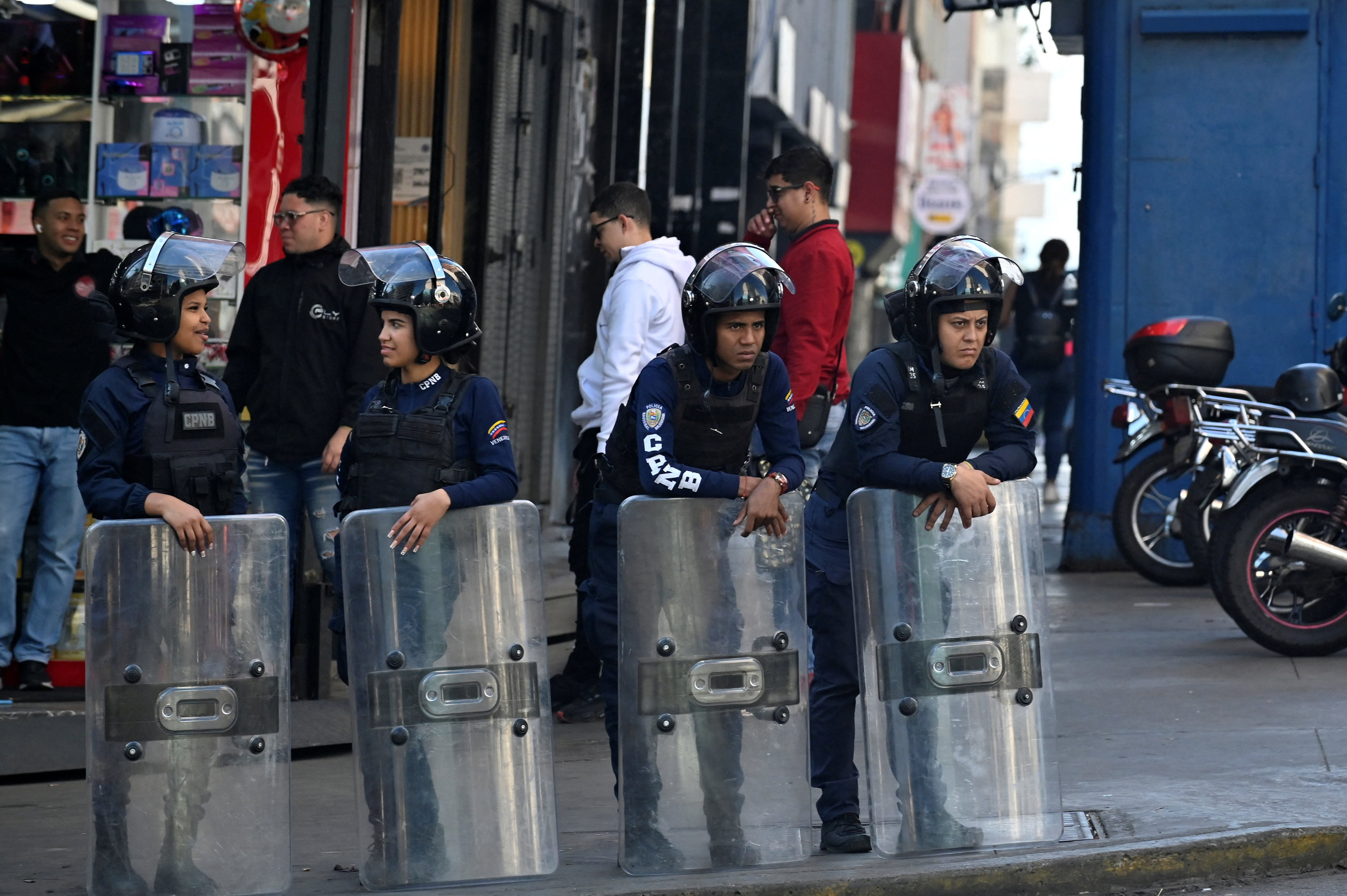 Venezuelan police order arrests for supporters of US attack