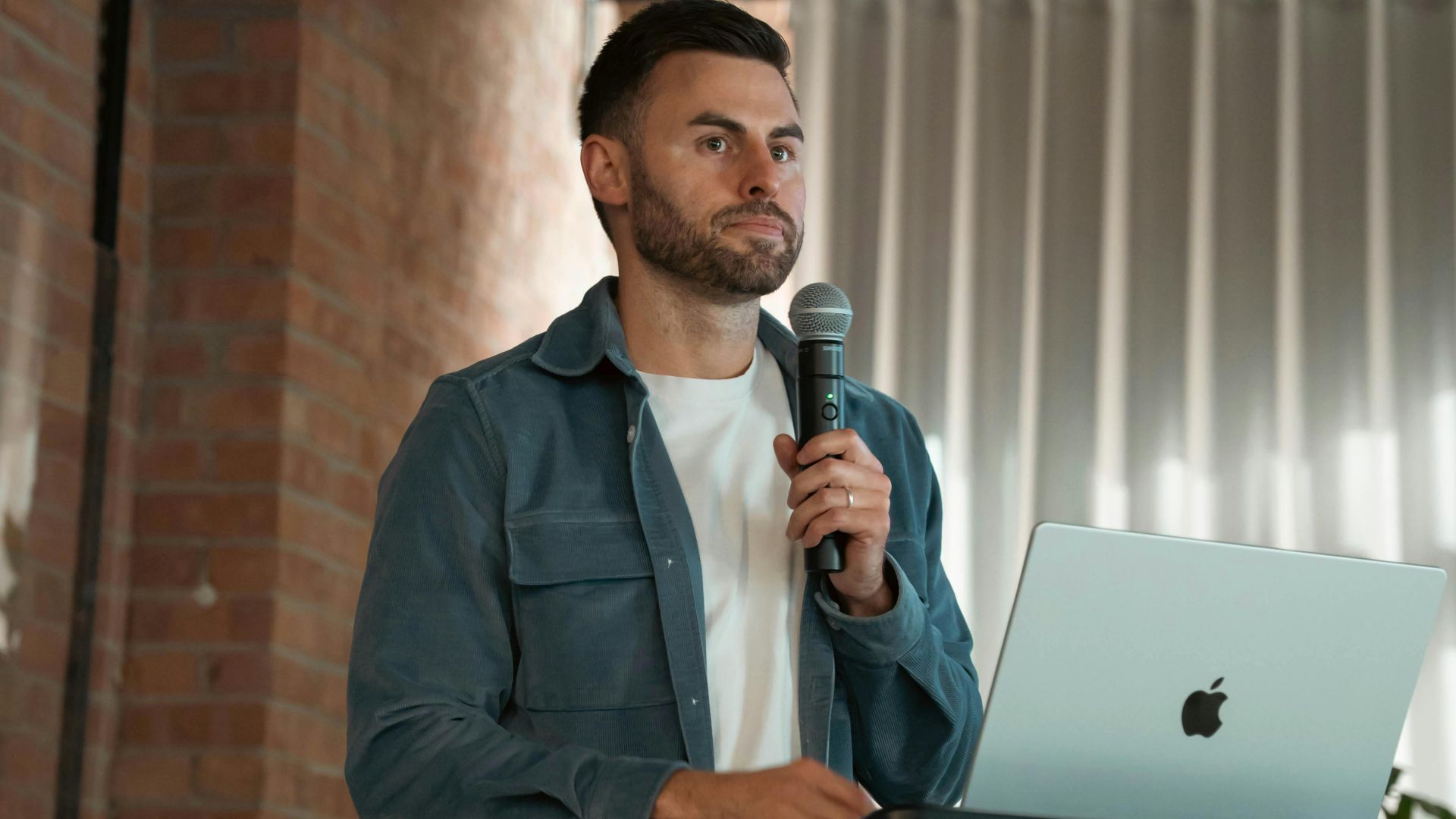 10 signs you struggle with public speaking & 10 strategies to boost ...