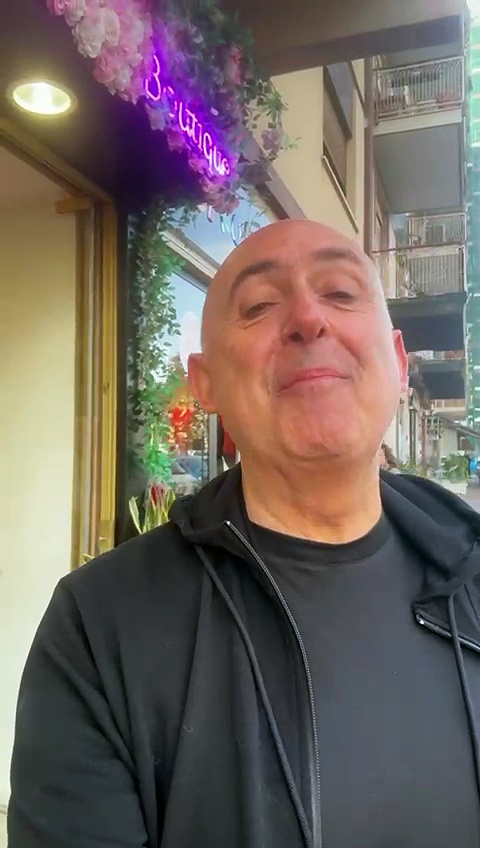 L’assalto a negozi e centri commerciali: «Si saldi chi può»