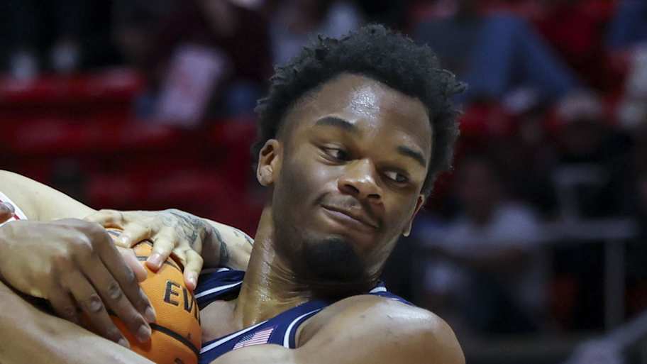 Awaka shows off new wrinkle in Arizona’s win over Utah