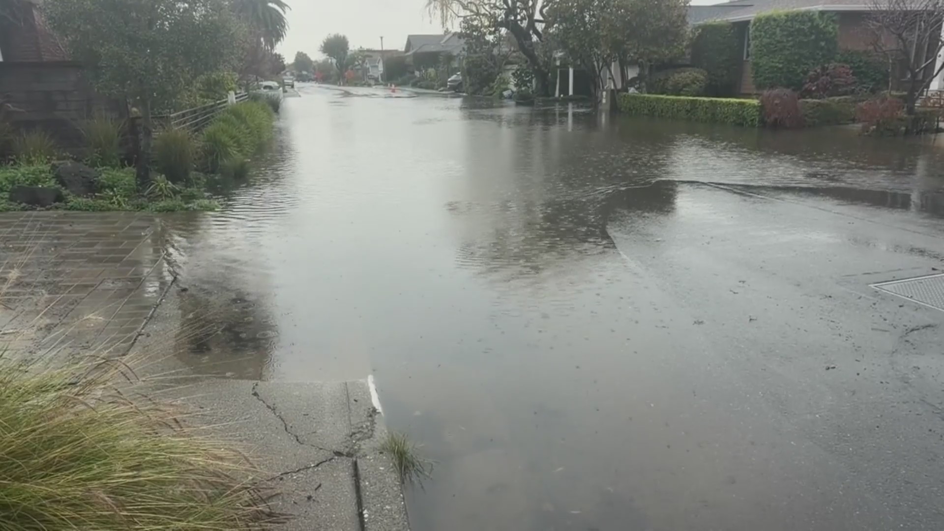 Heavy rain, flooding slams Bay Area Monday
