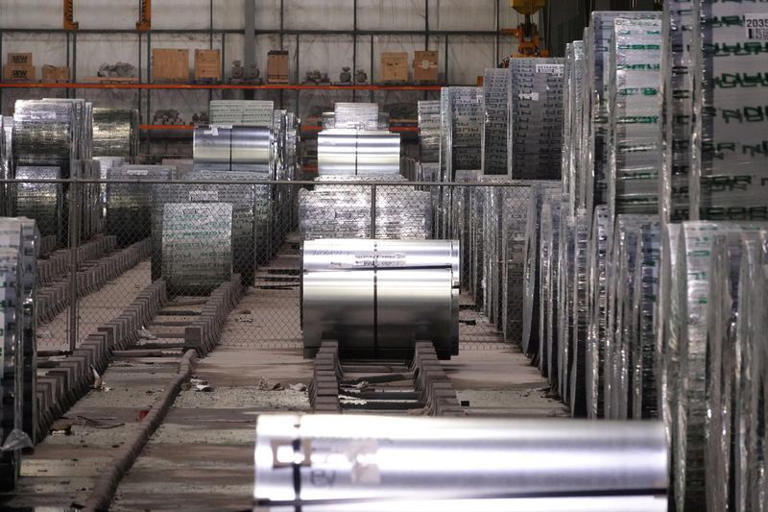 US factory sector contracts for 10th straight month in December