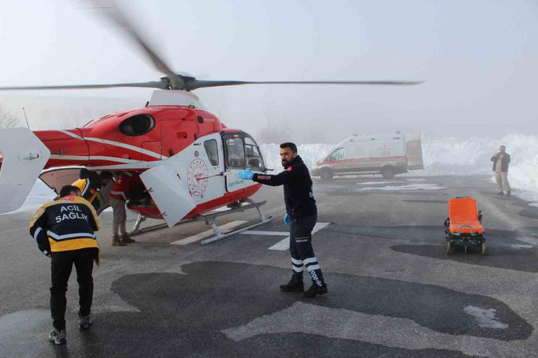 Yaşlı hasta hava ambulansı ile hastaneye yetiştirildi