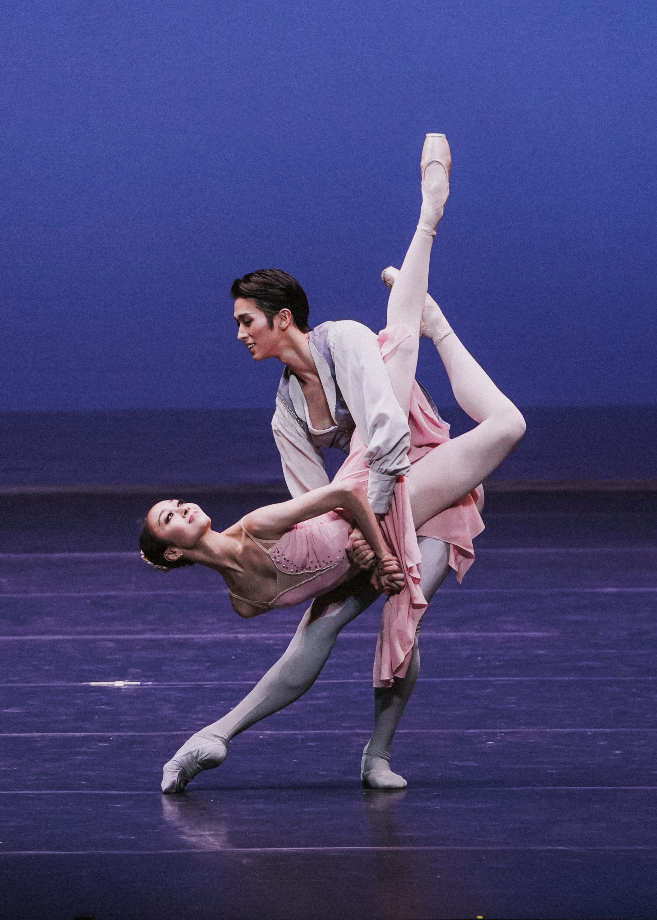 Jeon Mincheol's feather-light return to Korean stage