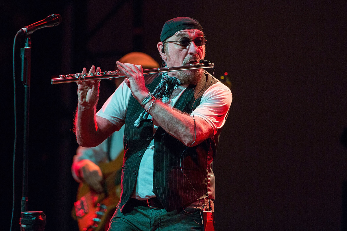 '60s British rock icon, 78, warns fans over 'insidious' and fake AI imagery