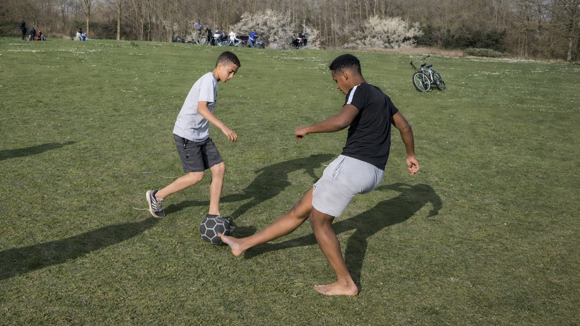 A clean nutmeg lesson from an adult player