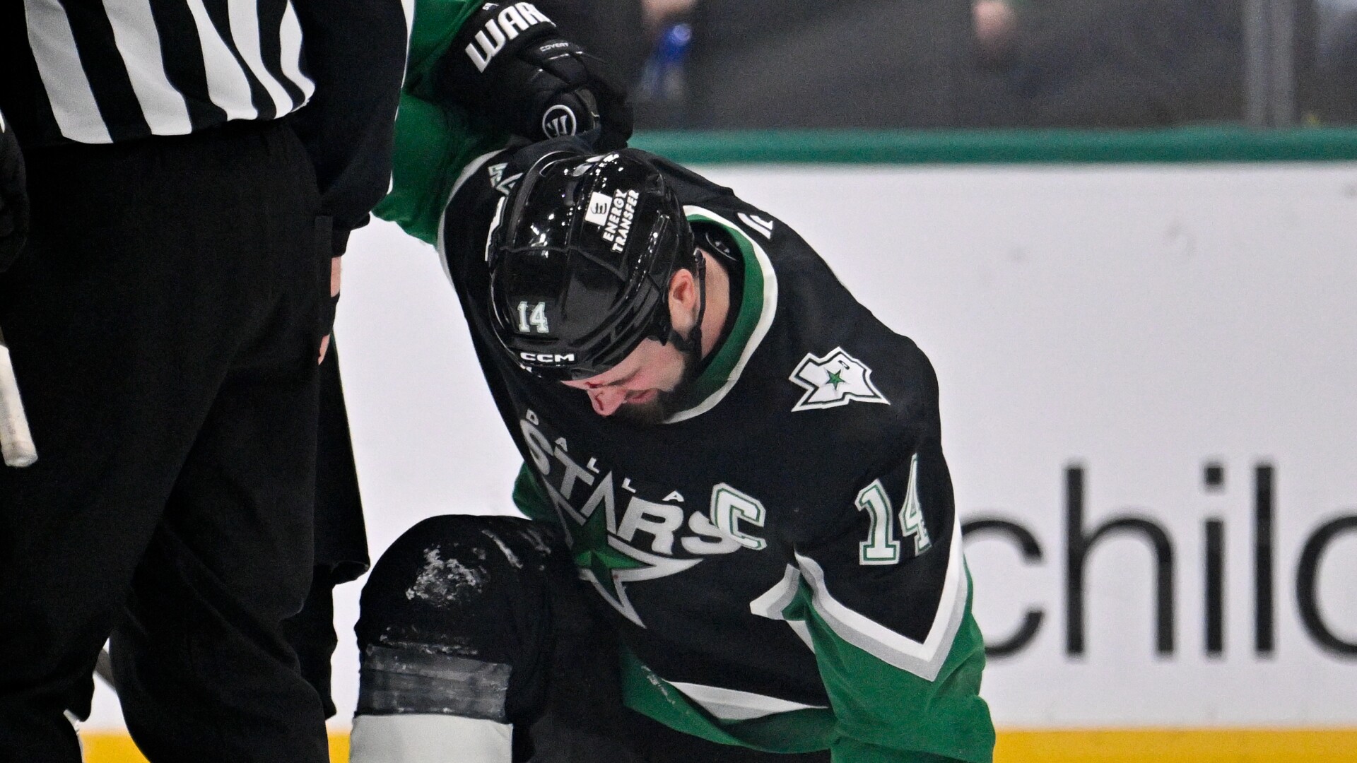 Dallas Stars captain Jamie Benn gets stitches after hitting face on ice ...