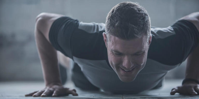 El entrenamiento de CrossFit de inspiración militar de 650 repeticiones ...
