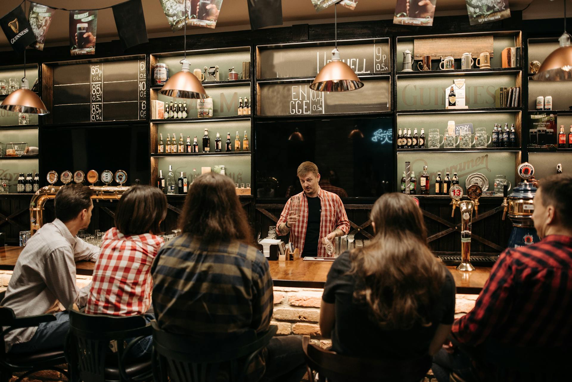 10 unwritten rules in bars that you should know