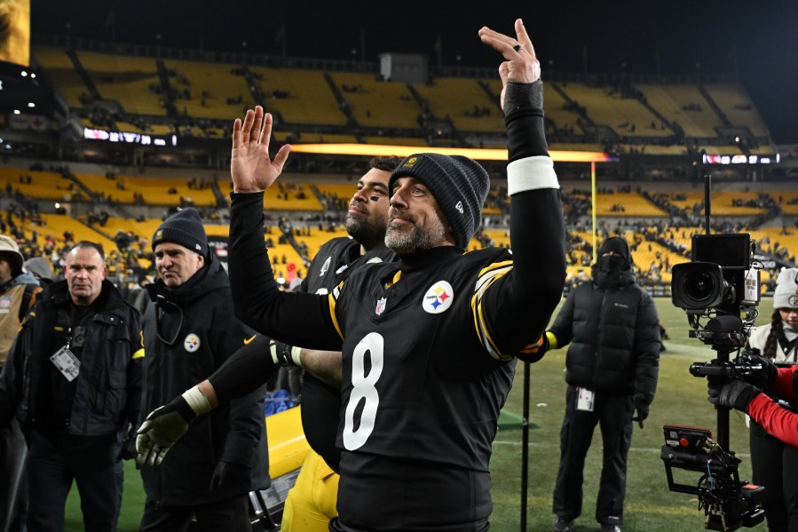 Steelers seize AFC North, fend off Ravens in classic showdown