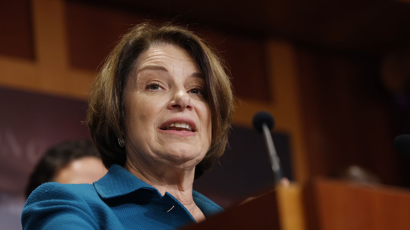 Sen. Amy Klobuchar seriously considers run for Minnesota governor