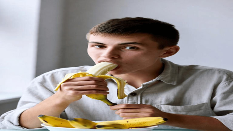 Why bananas deserve a daily spot in your diet, according to nutrition ...