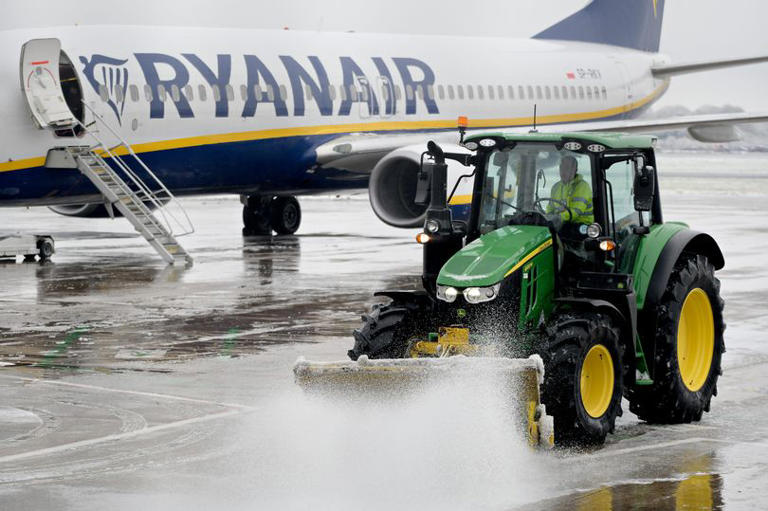 How Manchester Airport prepares for snow and ice as temperatures plummet