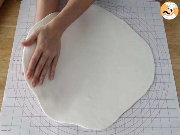 Layer cake Petit Chef with gum paste - video recipe!