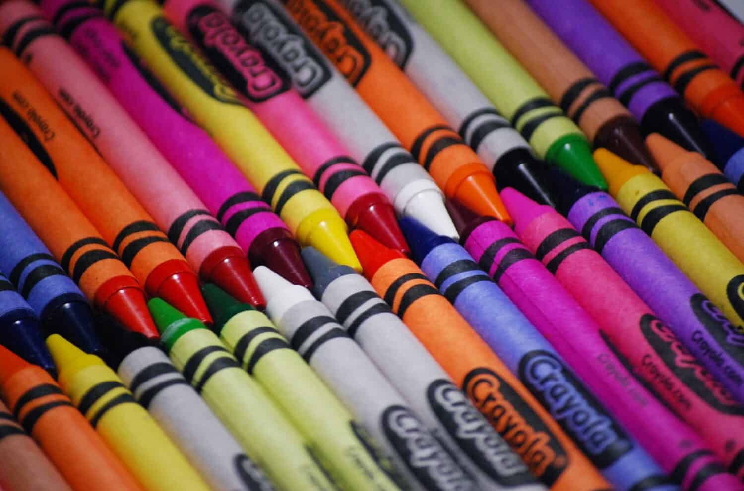 12 activity bag items perfect for keeping bored kids entertained