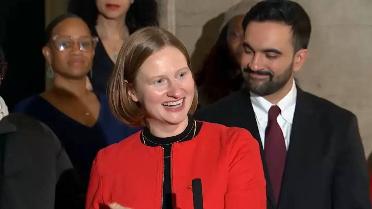 Who is Cea Weaver, Mamdani’s tenant director? The activist now shaping ...